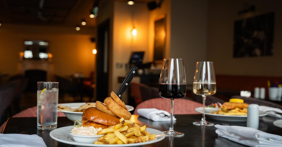 Tom's Bar & Bistro | Castle Varagh Hotel, Westmeath